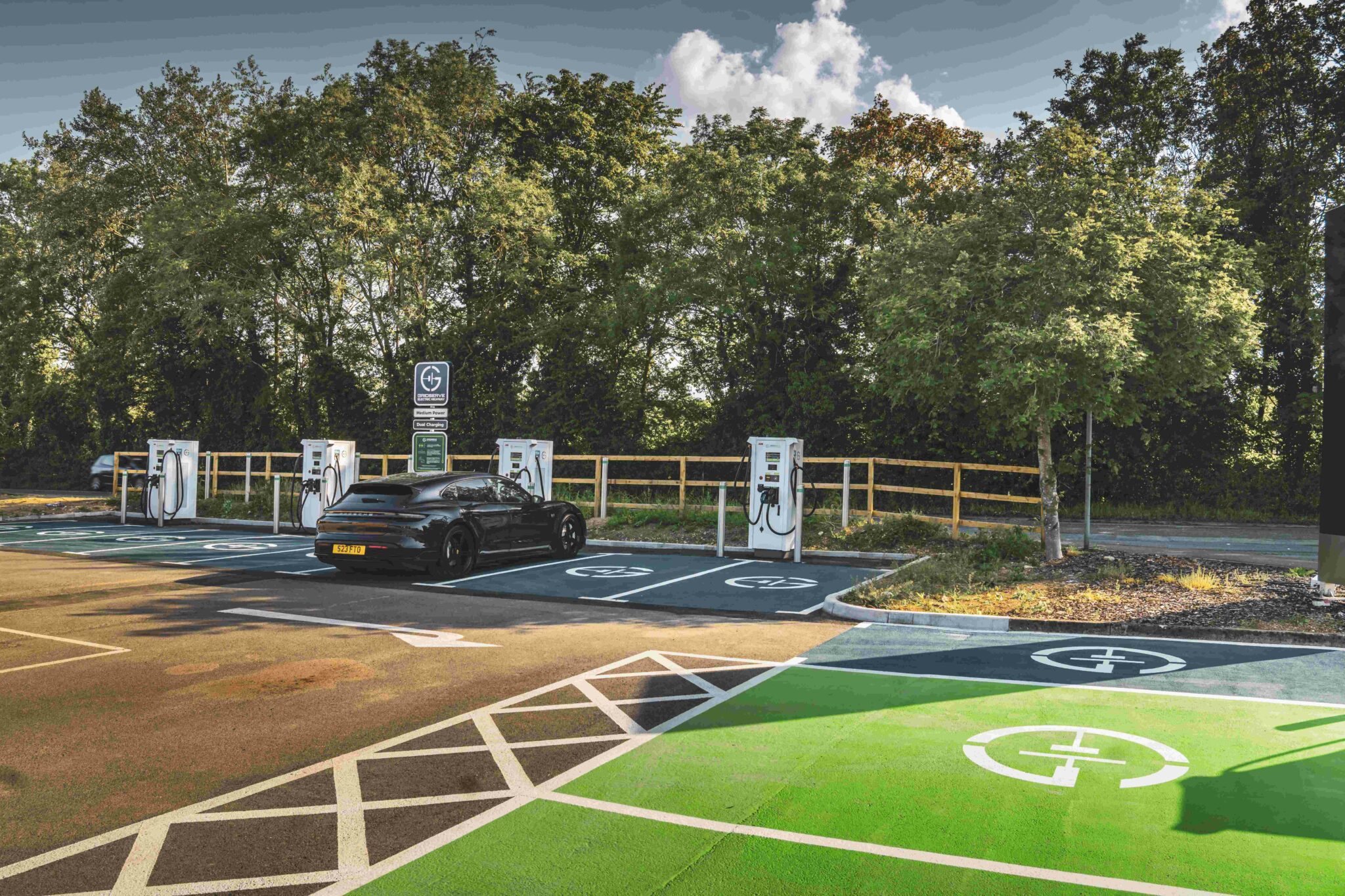 Electric retail hub: Dobbies opens first Gridserve charging area ...
